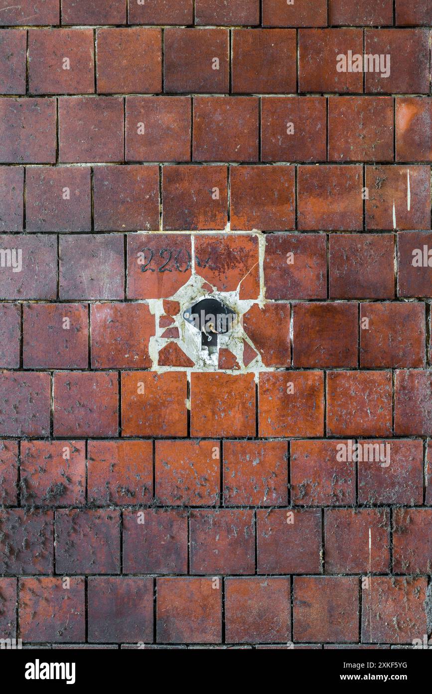 Brown square tiles hi-res stock photography and images - Alamy