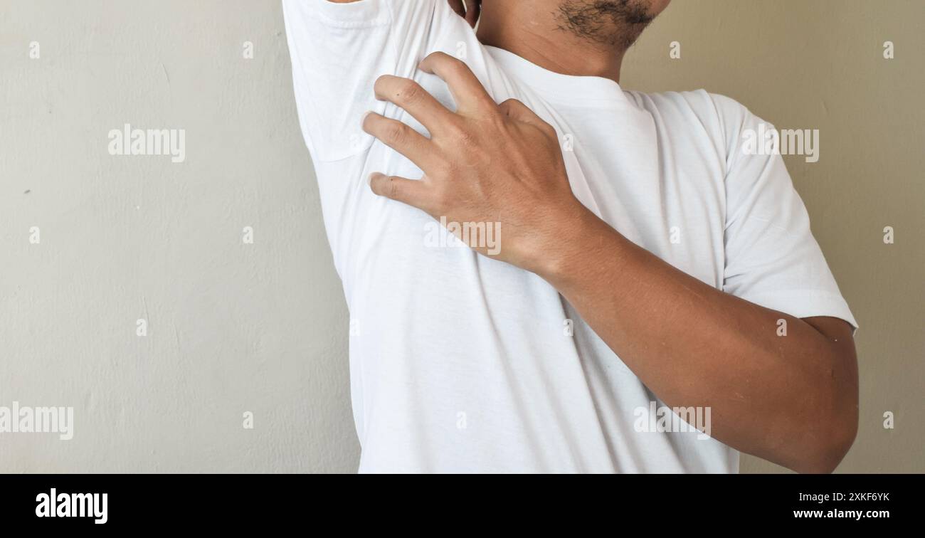 Men wear white sleeve, Arms are covered with armpit, sweat are unclean ...