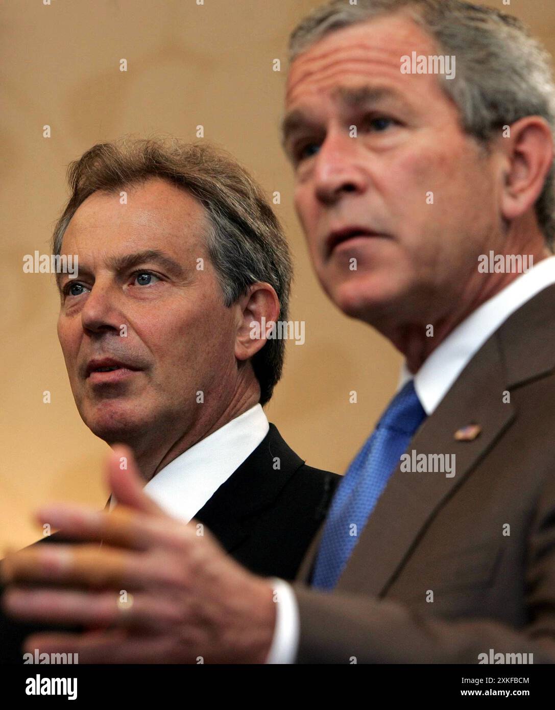 Yasser arafat with george bush hi-res stock photography and images - Alamy