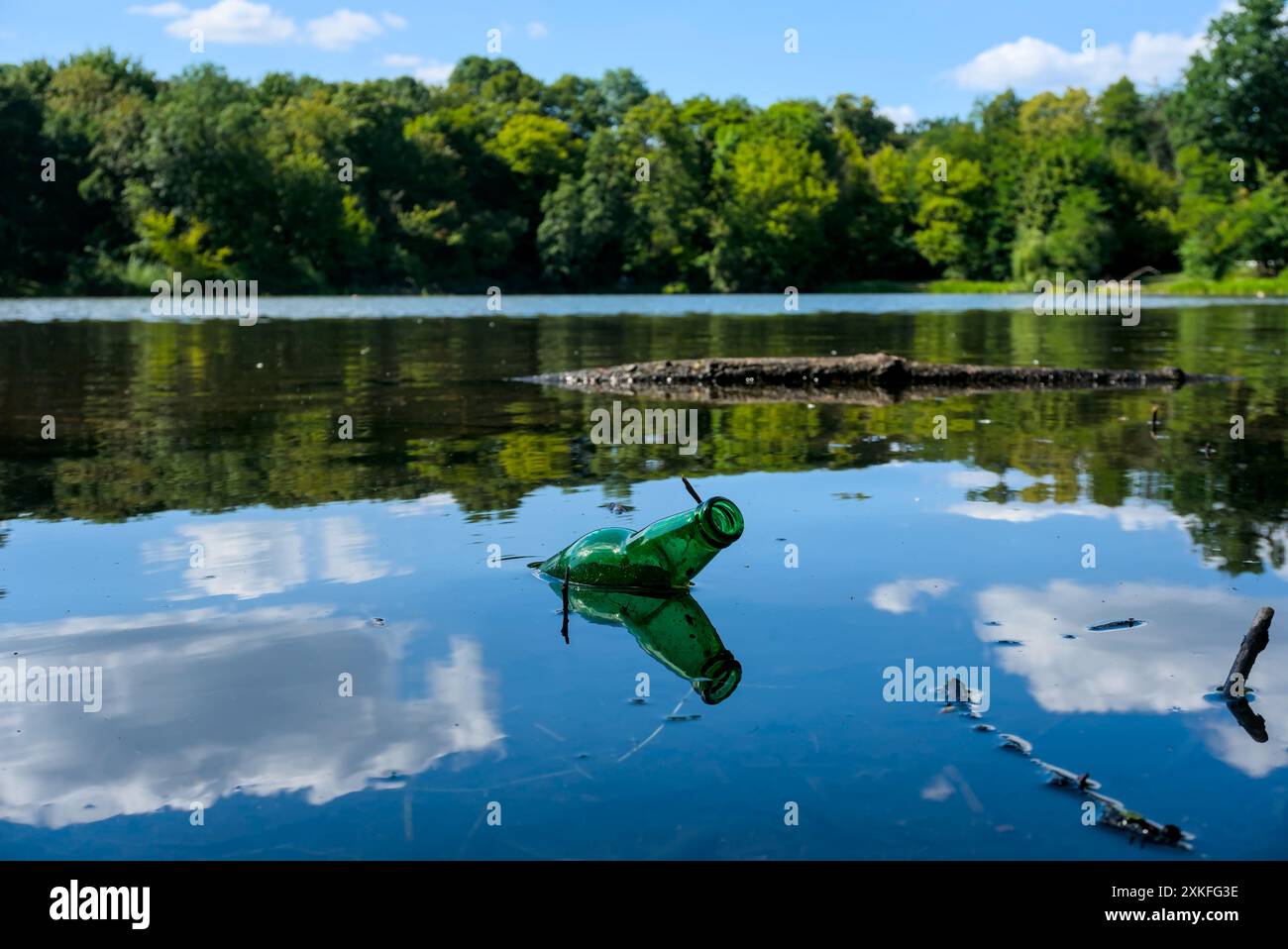 Water pollution issue hi-res stock photography and images - Alamy