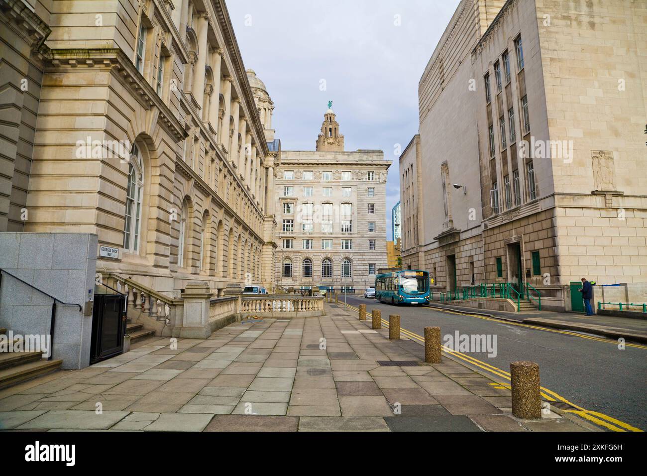 Cityscape waterfront in liverpools hi-res stock photography and images ...