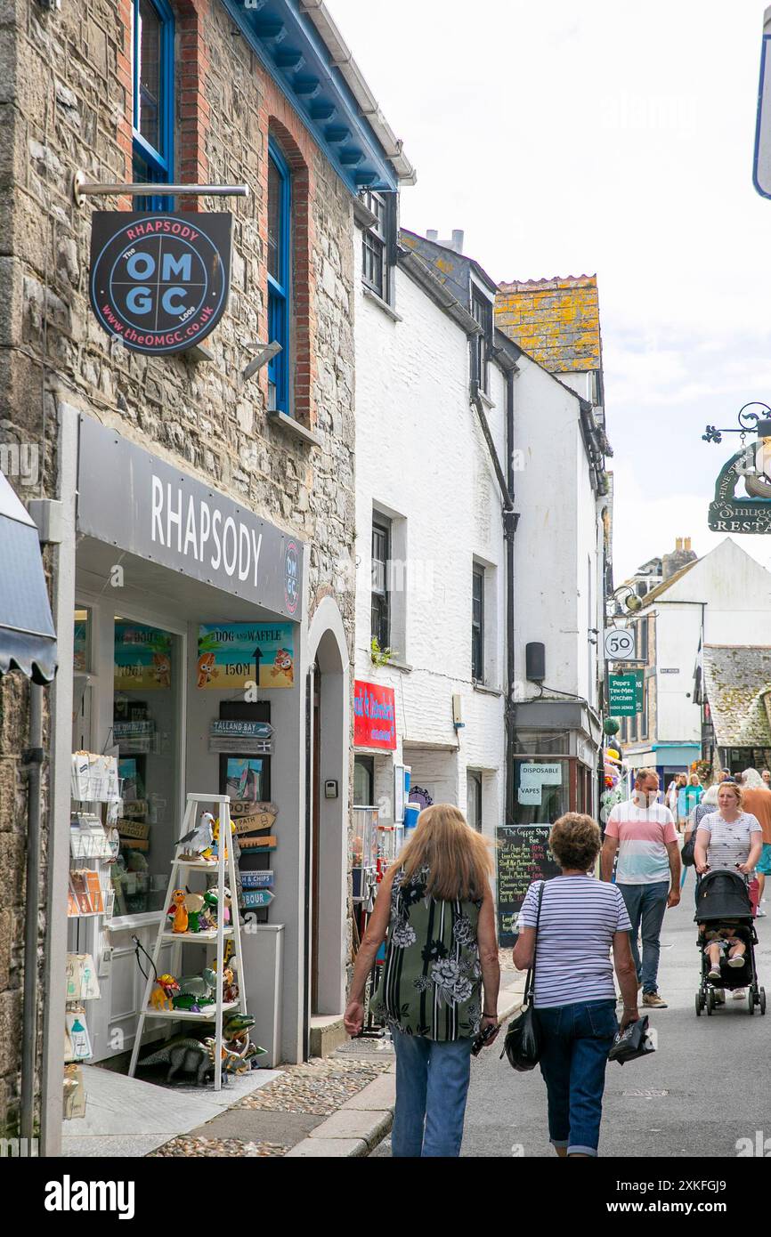 Looe town centre hi-res stock photography and images - Alamy