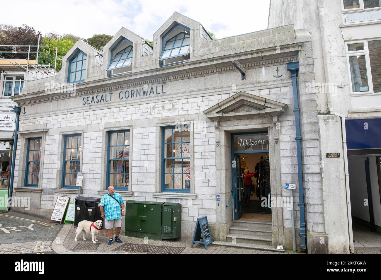 Clothes store looe hi-res stock photography and images - Alamy