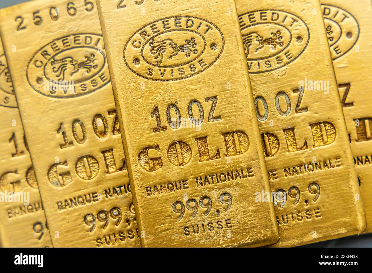 Gold blocks hi-res stock photography and images - Alamy
