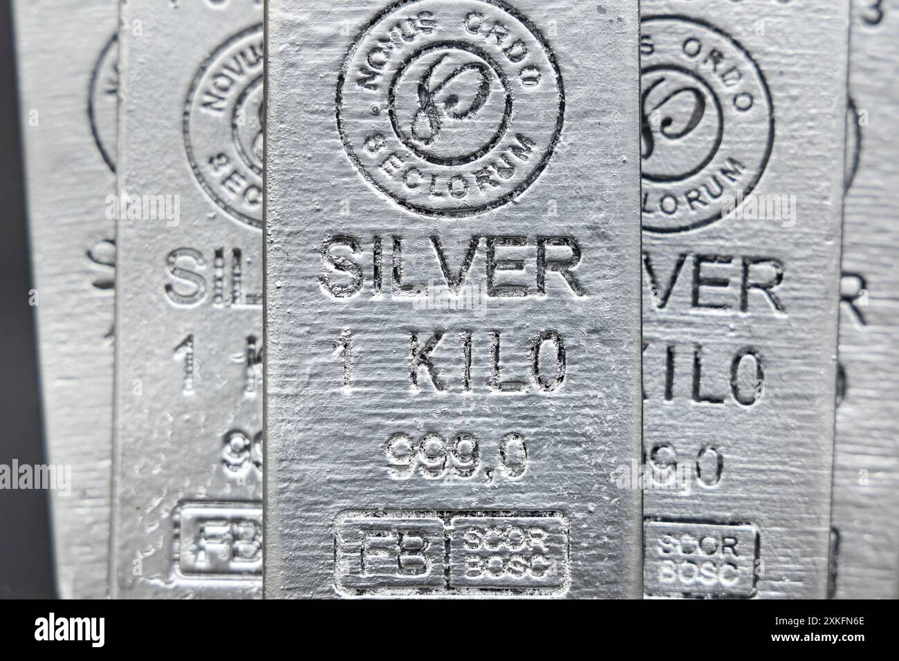 Metal noble hi-res stock photography and images - Alamy