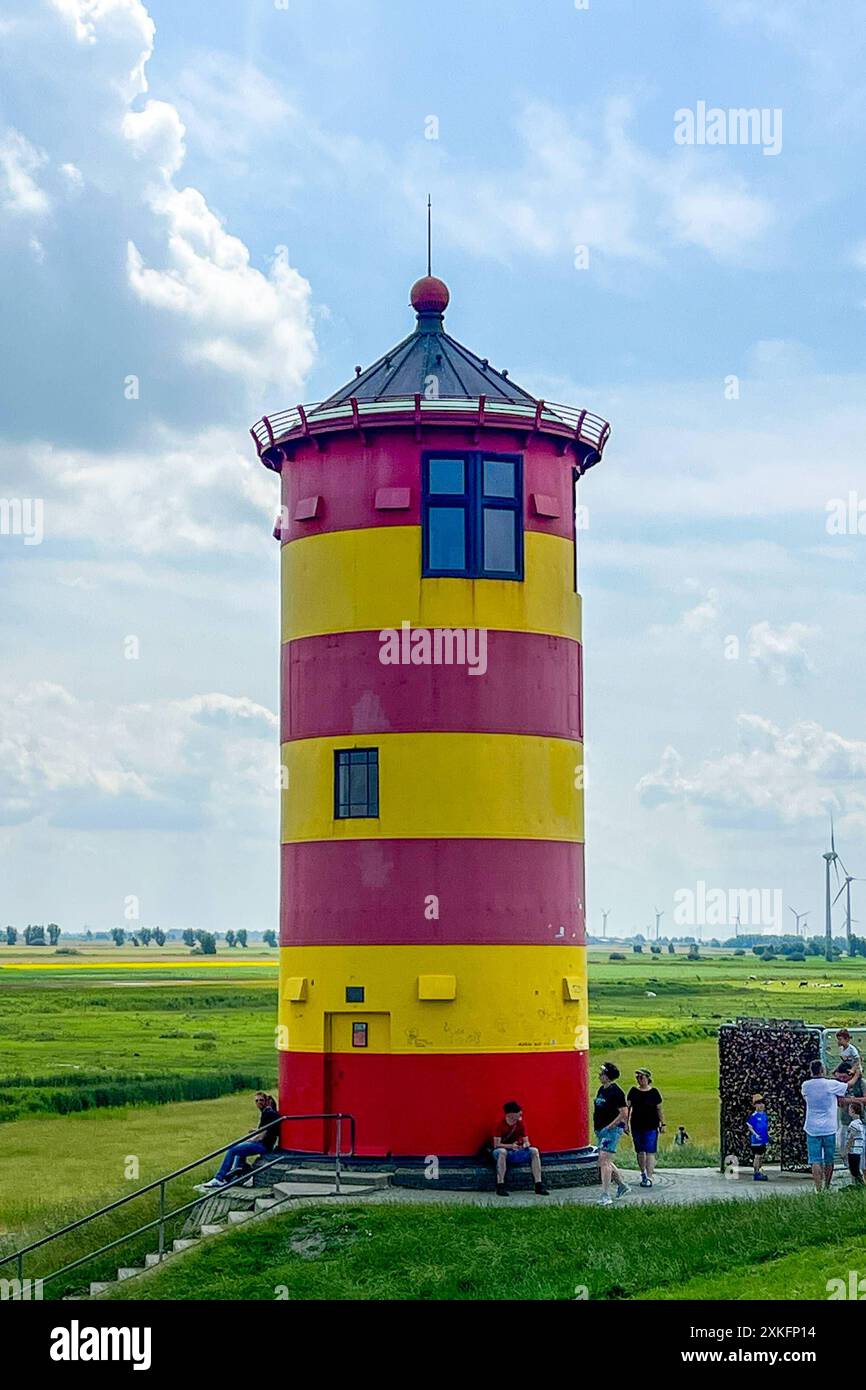 Pilsumer Leuchtturm mit Touristen - Greetsiel 15.07.2024: Pilsumer ...