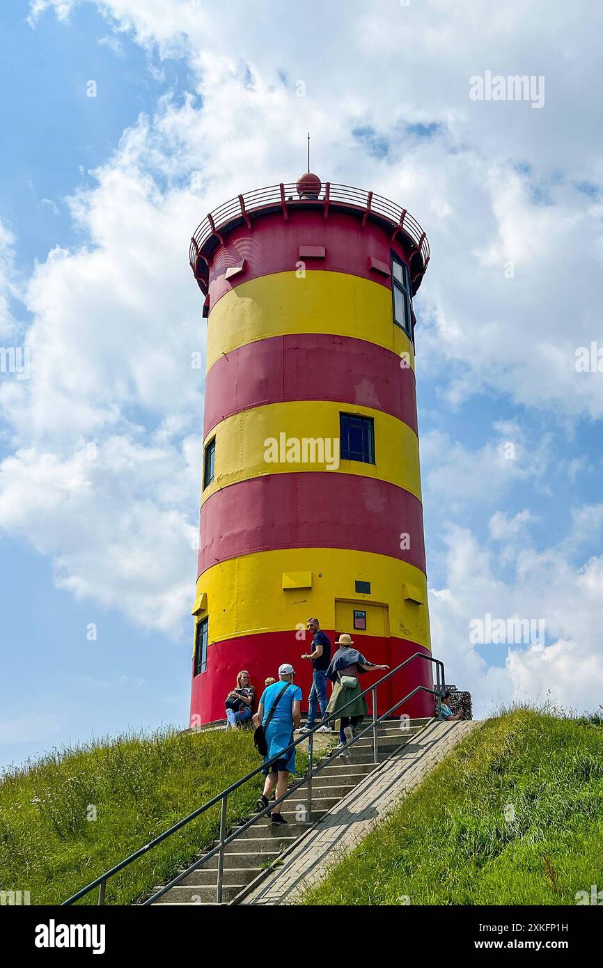 Pilsumer Leuchtturm mit Touristen - Greetsiel 15.07.2024: Pilsumer ...