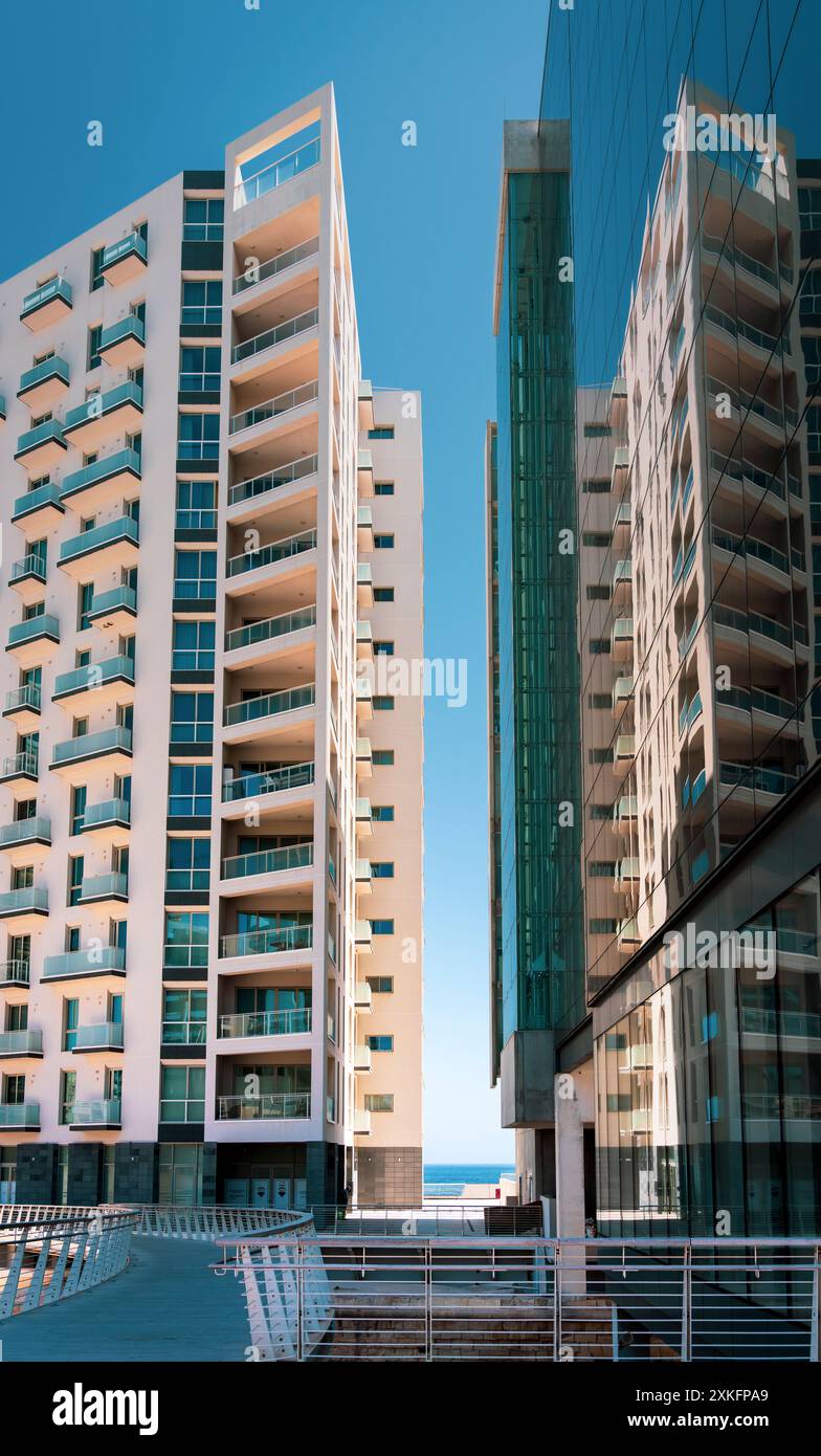 Reflective glass surfaces hi-res stock photography and images - Alamy