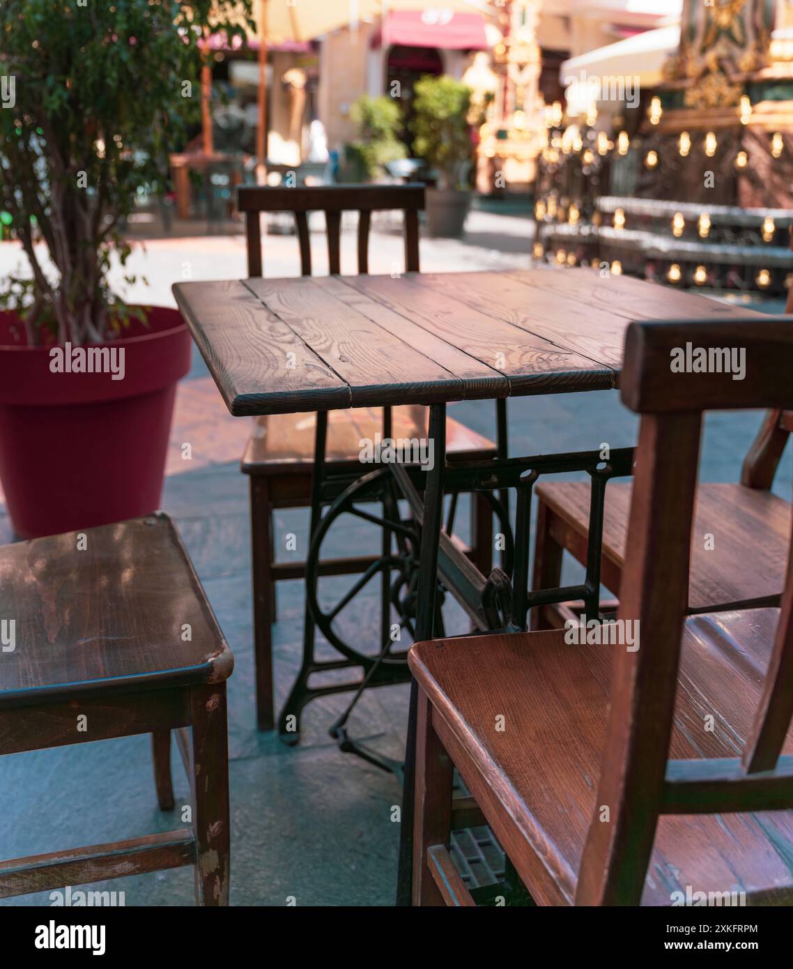 Public social setting hi-res stock photography and images - Alamy