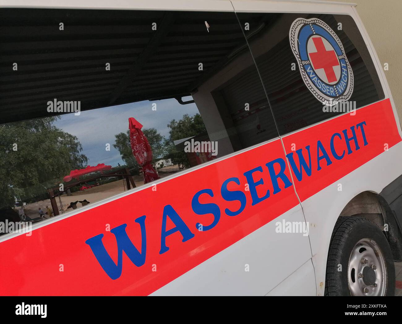 Wagen einer Wasserwacht *** Water rescue vehicle Stock Photo - Alamy