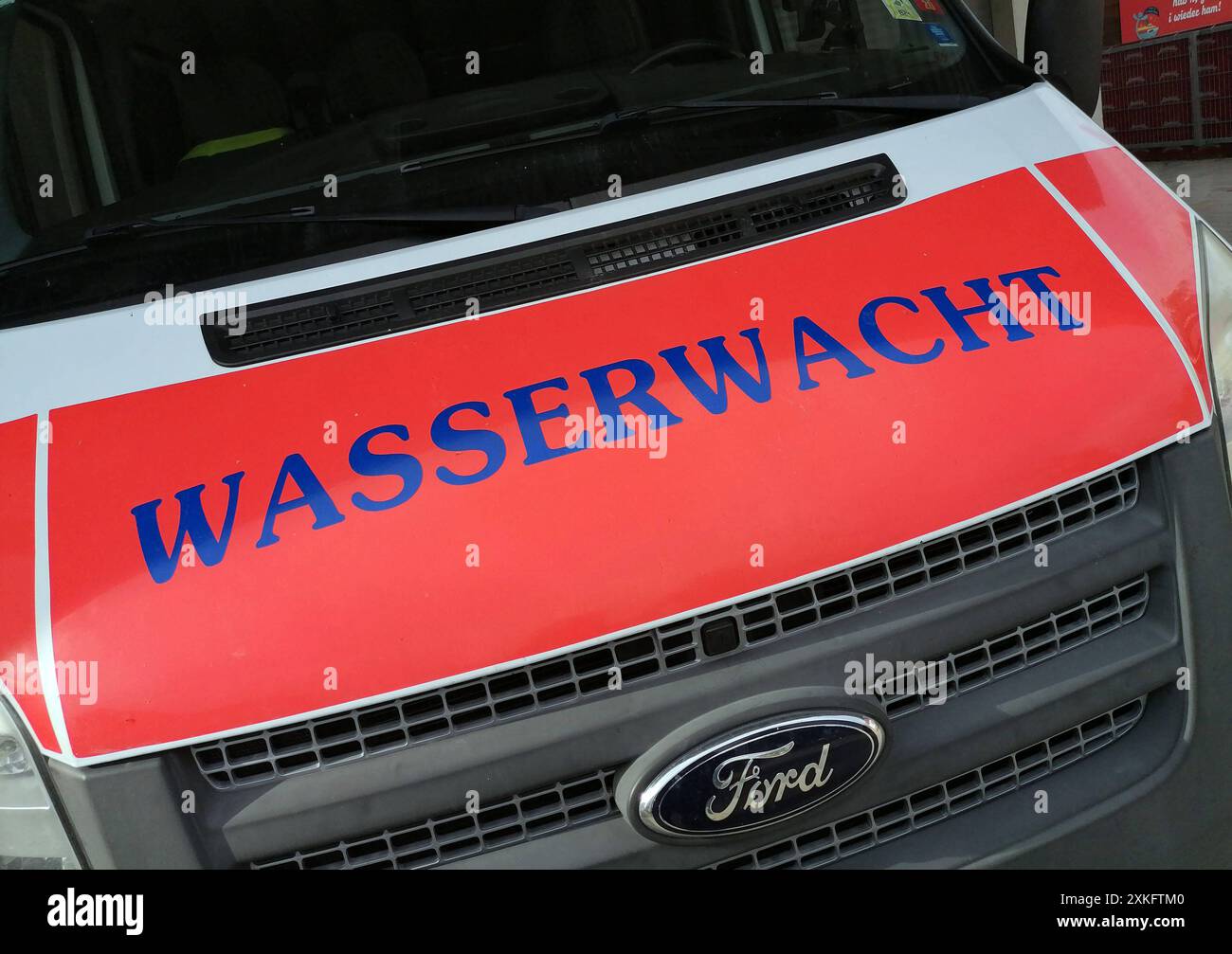 Wagen einer Wasserwacht *** Water rescue vehicle Stock Photo - Alamy