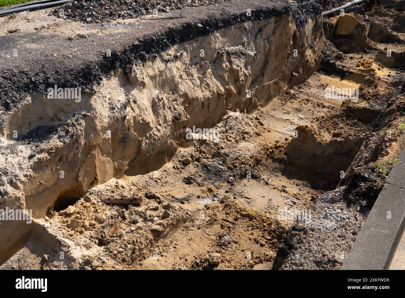 Roadside digging hi-res stock photography and images - Alamy