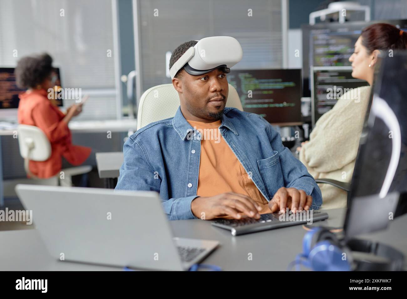 Portrait focused software engineer writing hi-res stock photography and images - Alamy