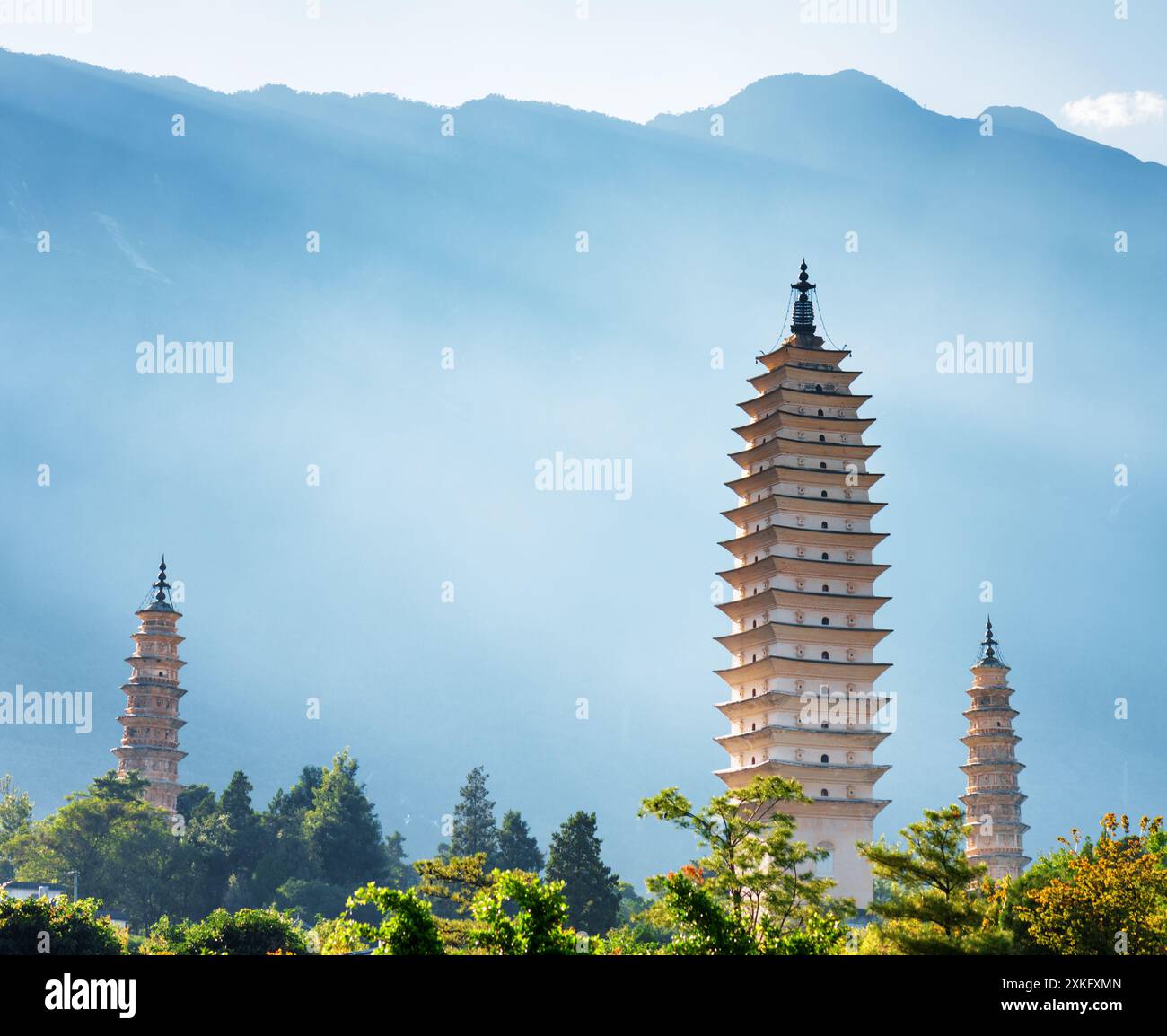 The Three Pagodas of Chongsheng Temple, Dali, China Stock Photo - Alamy