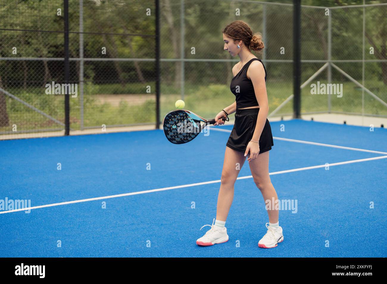 Padel woman hi-res stock photography and images - Alamy