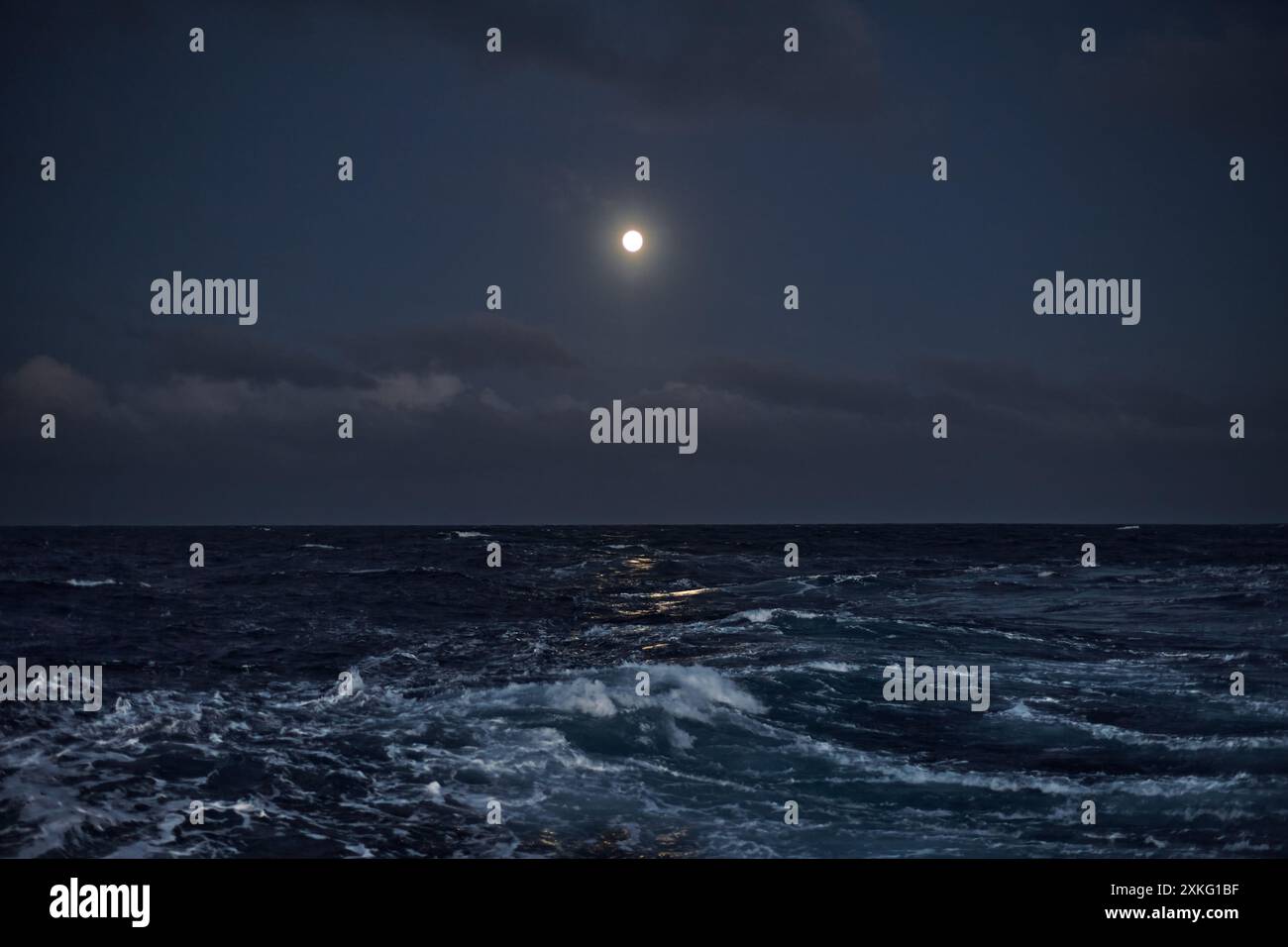 Moonlight sea waves in night hi-res stock photography and images - Alamy