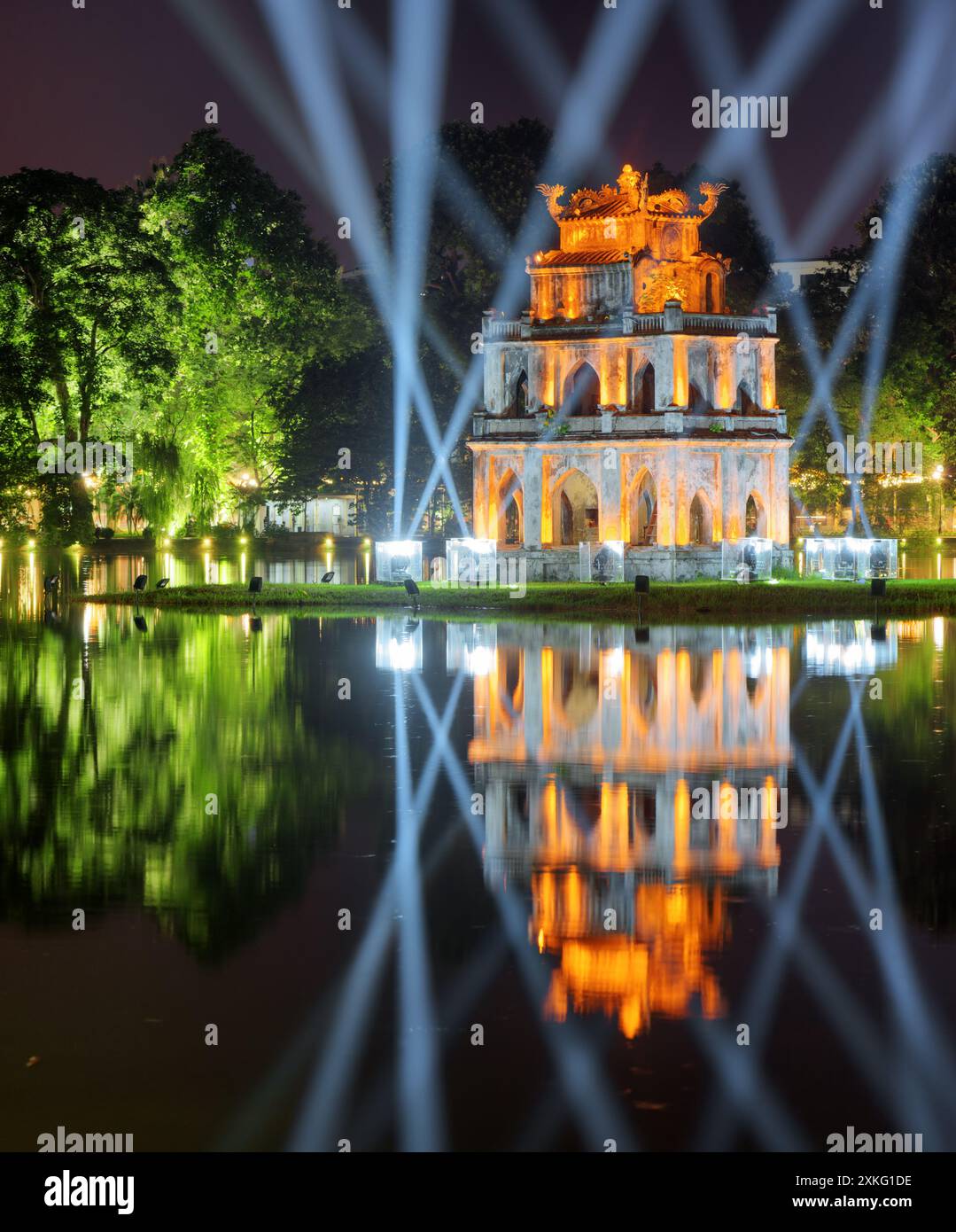 Night view of the Turtle Tower on the Hoan Kiem Lake, Hanoi Stock Photo ...