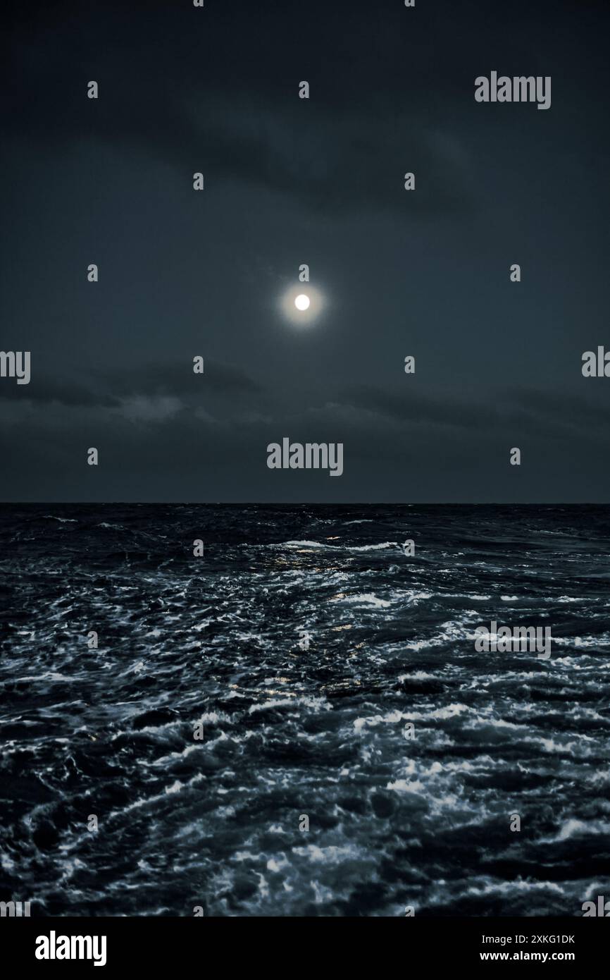 Moonlight sea waves in night hi-res stock photography and images - Alamy