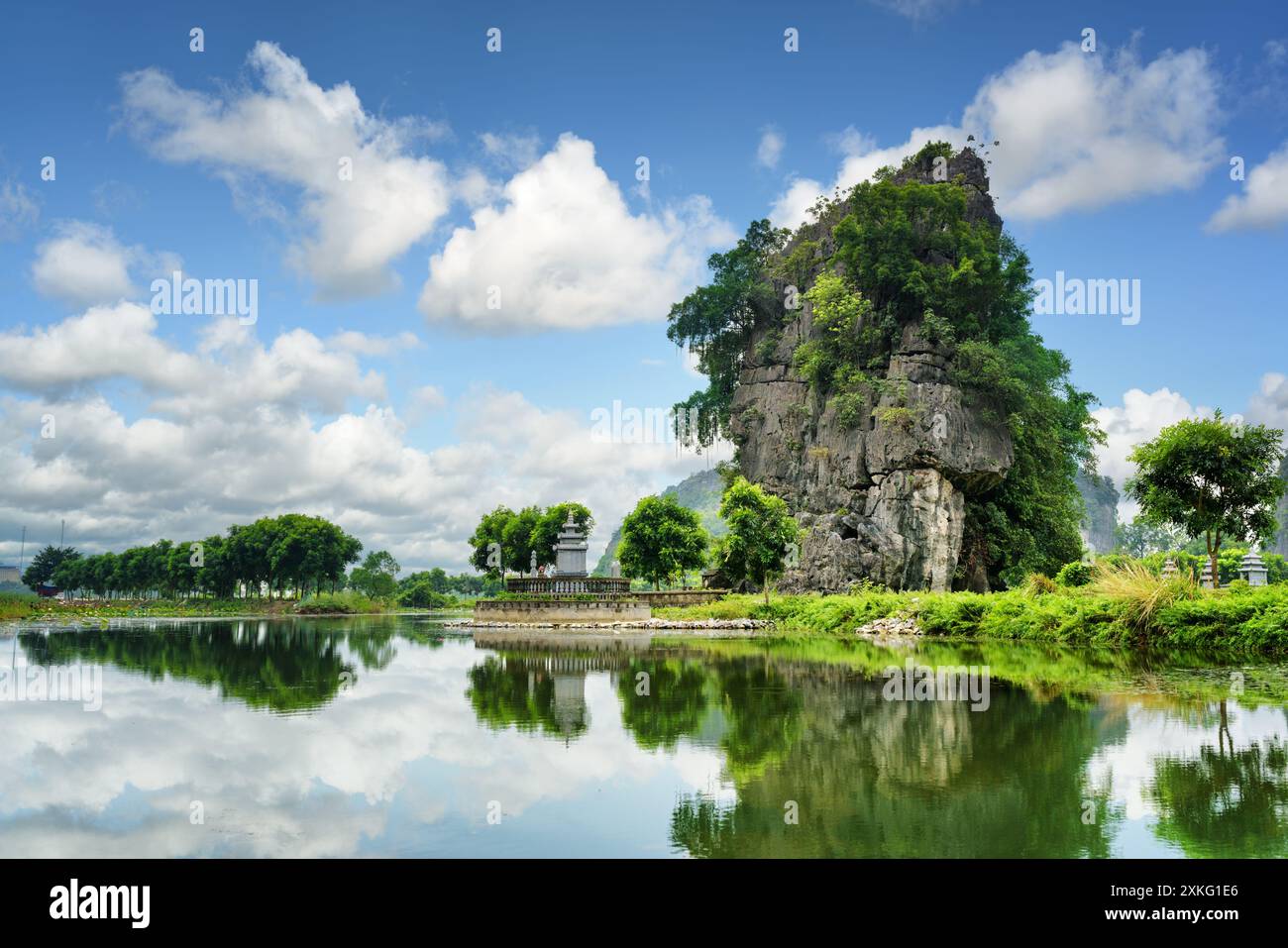 Karst tower hi-res stock photography and images - Alamy
