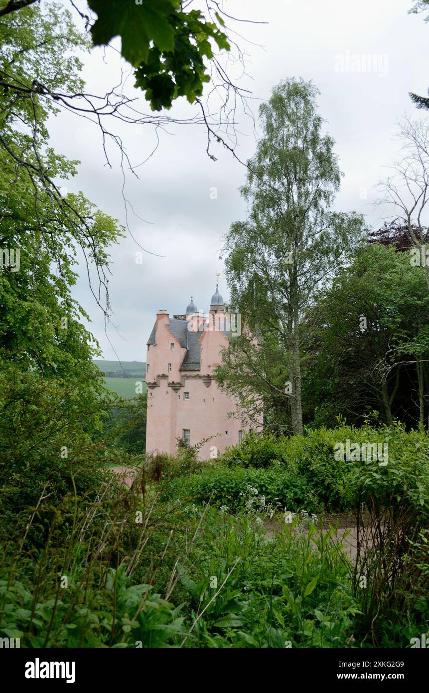 Beautiful view craigievar castle hi-res stock photography and images ...