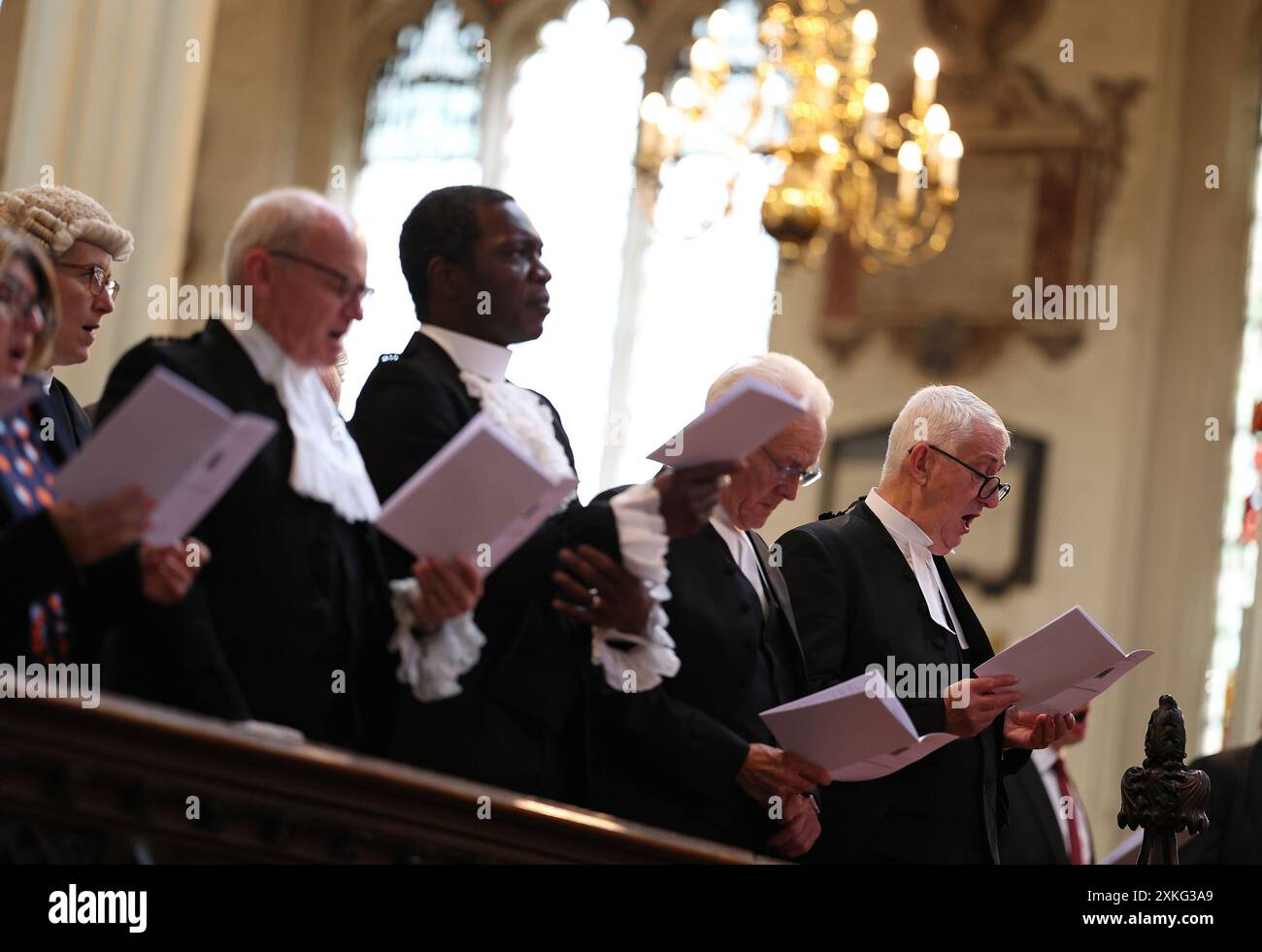 Speaker of the House of Commons Sir Lindsay Hoyle (right) and Speaker ...