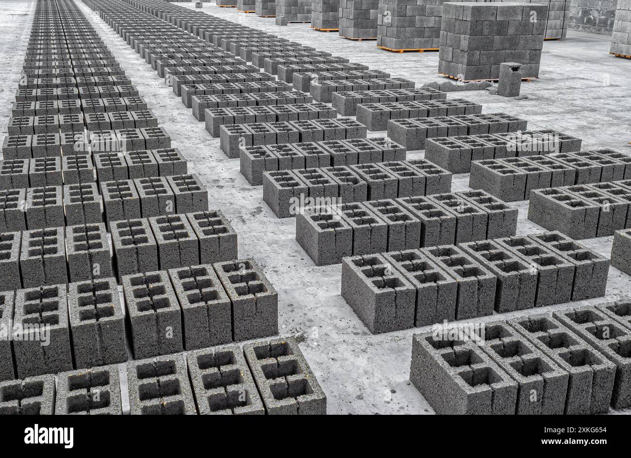 Cinder blocks hi-res stock photography and images - Alamy