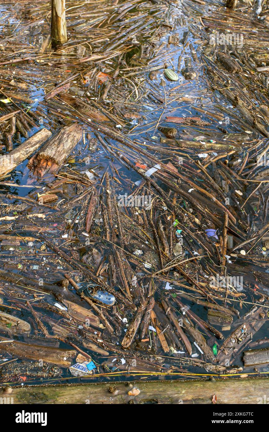 Inshore and plastic pollution hi-res stock photography and images - Alamy