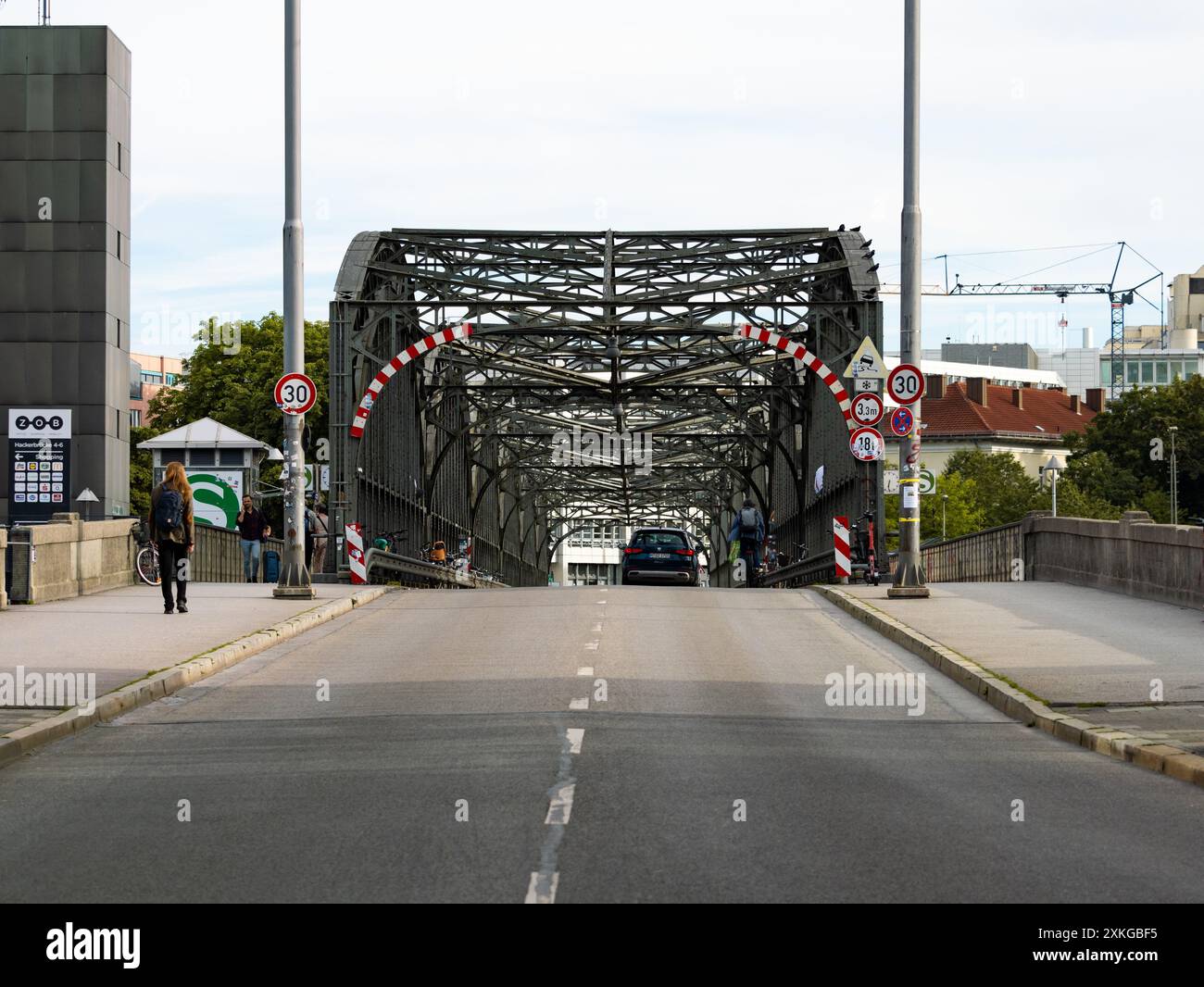 Hackerbrücke (Hacker bridge) in Munich. Famous bridge building ...