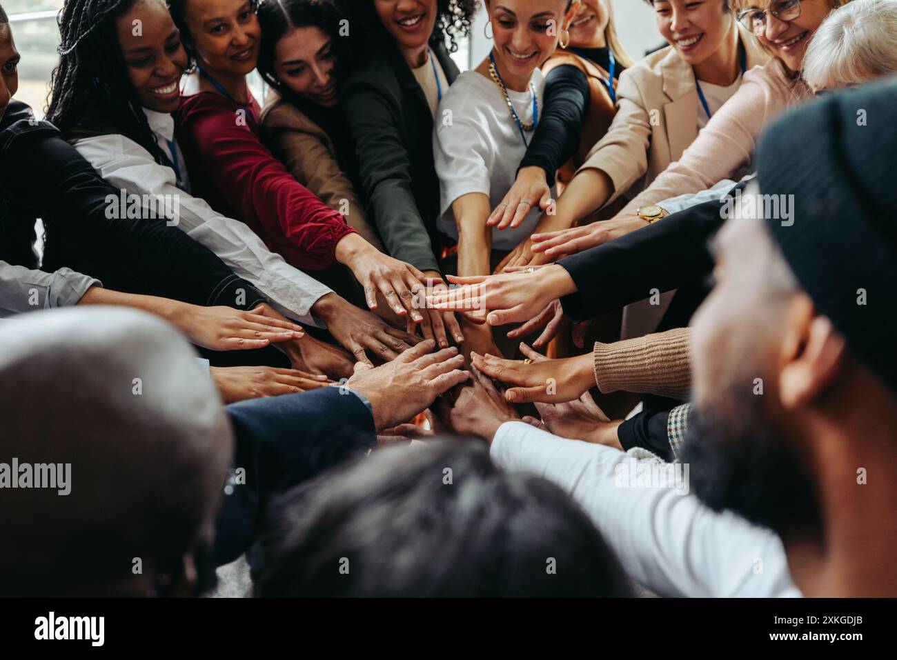 Teamwork friends unity collaboration hi-res stock photography and images - Alamy