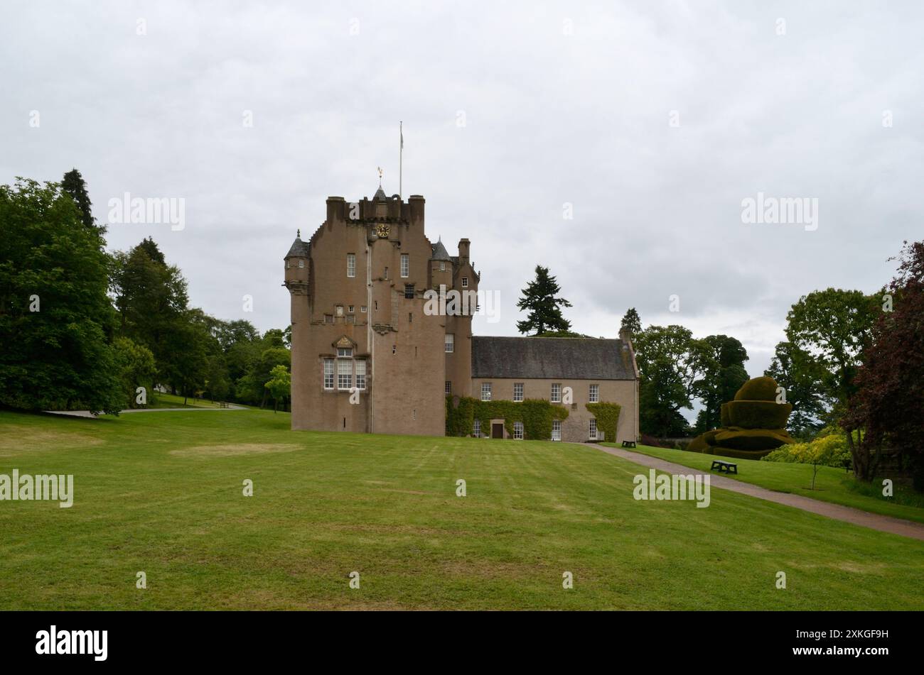 Crathes castle photo hi-res stock photography and images - Alamy