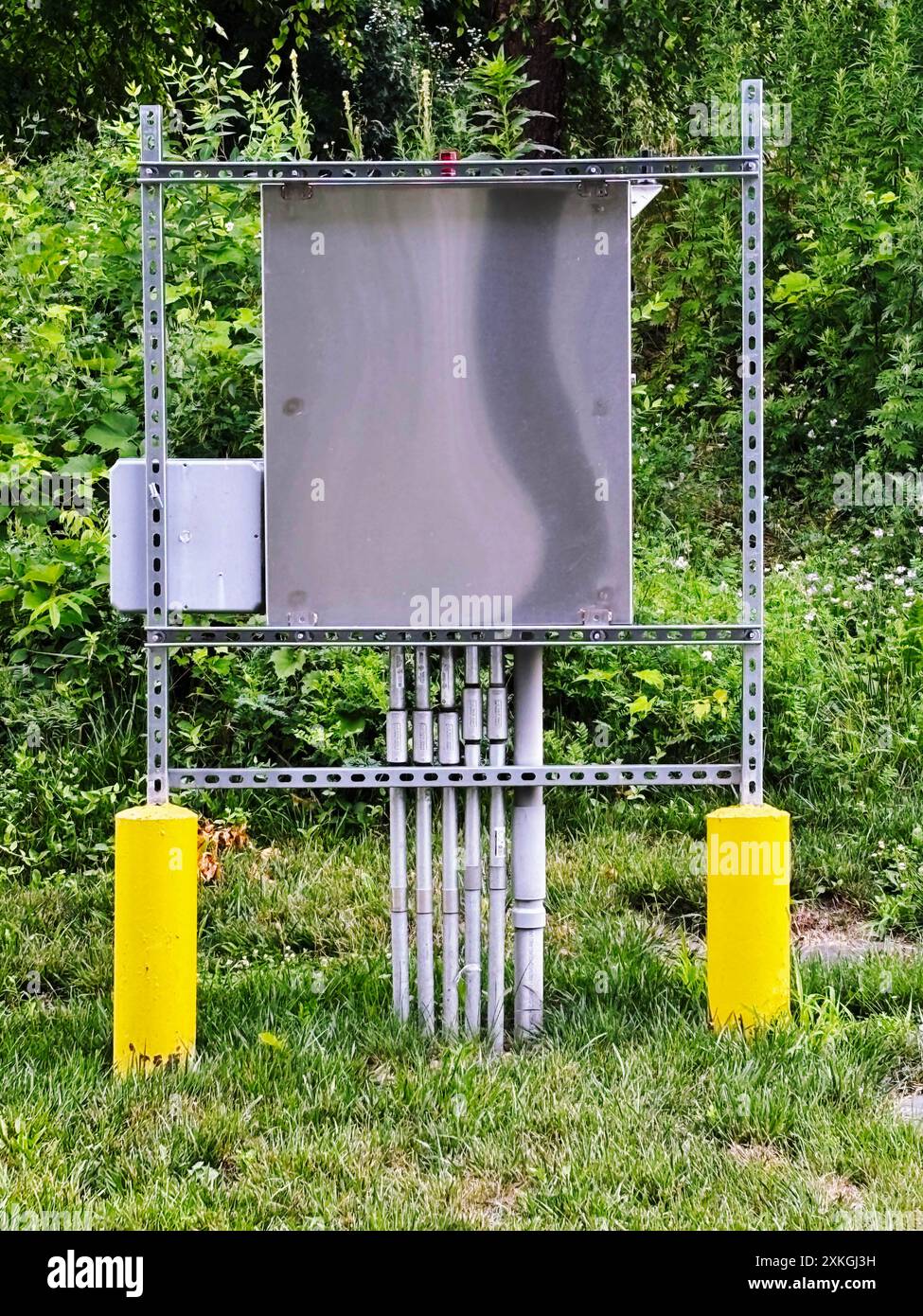 A mysterious contraption that appears to be an electrical connection ...