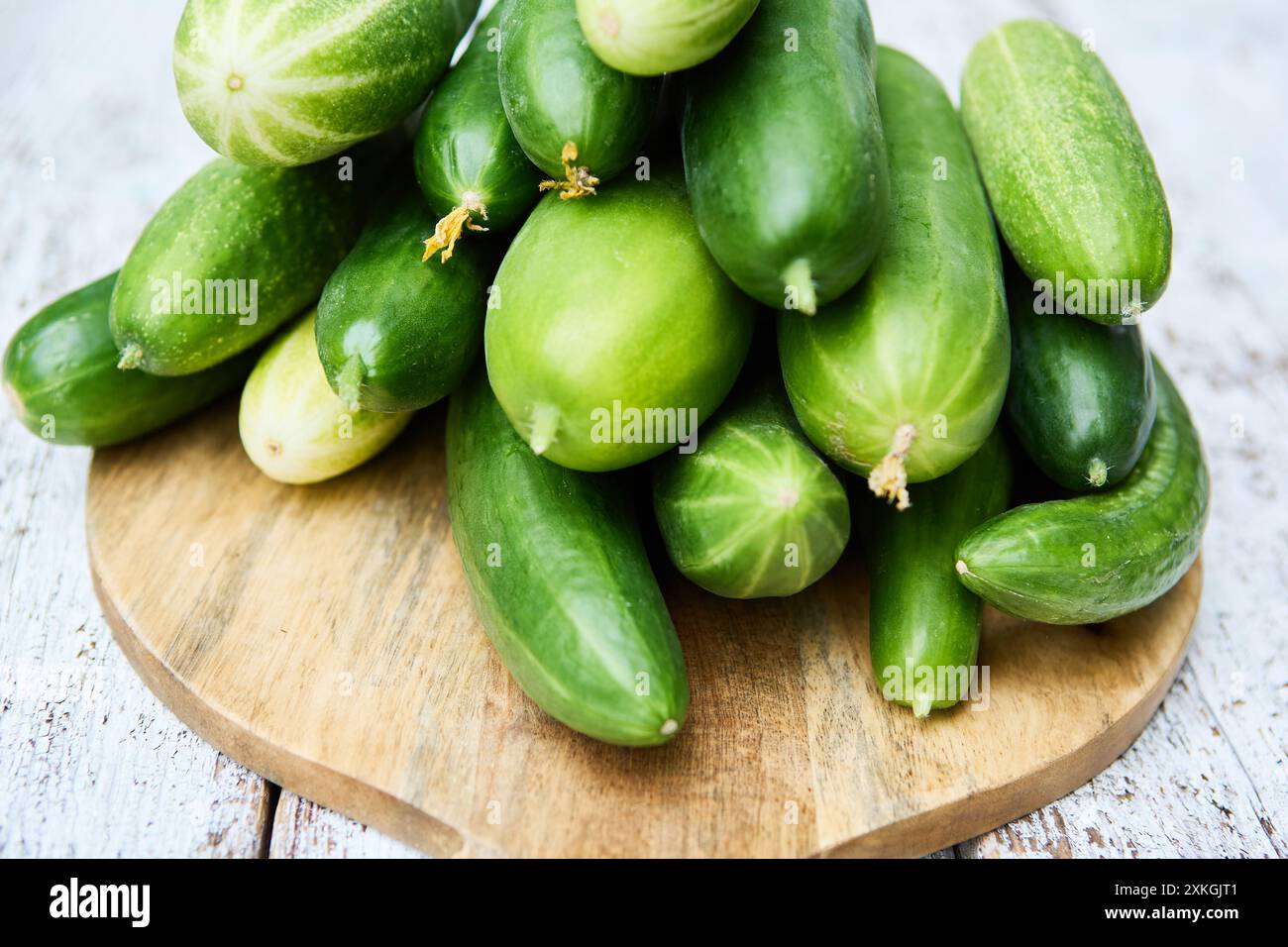 Pile fresh cucumbers outdoor hi-res stock photography and images - Alamy