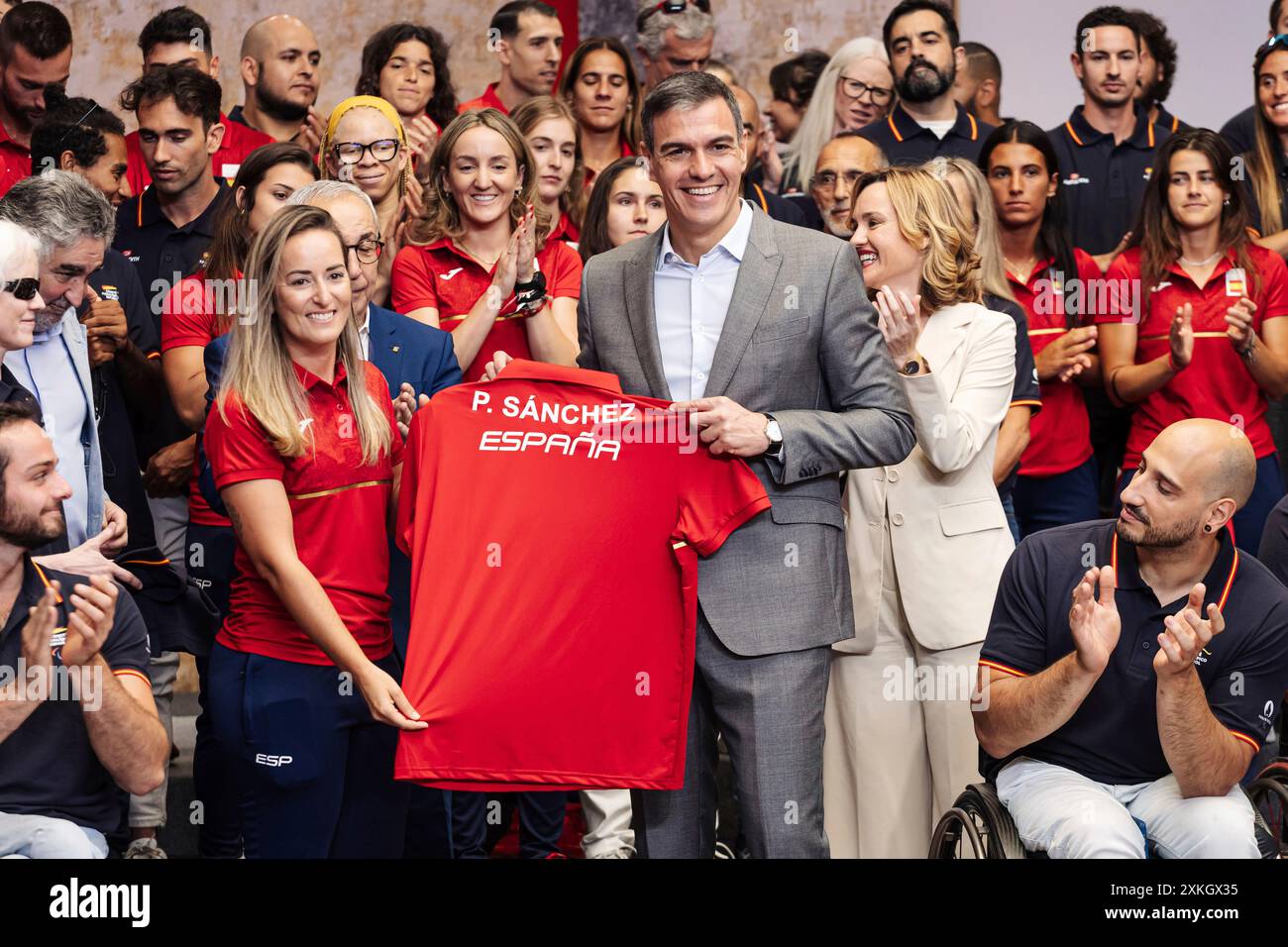 Spanish Prime Minister Pedro Sánchez (c) receives a T-shirt from ...