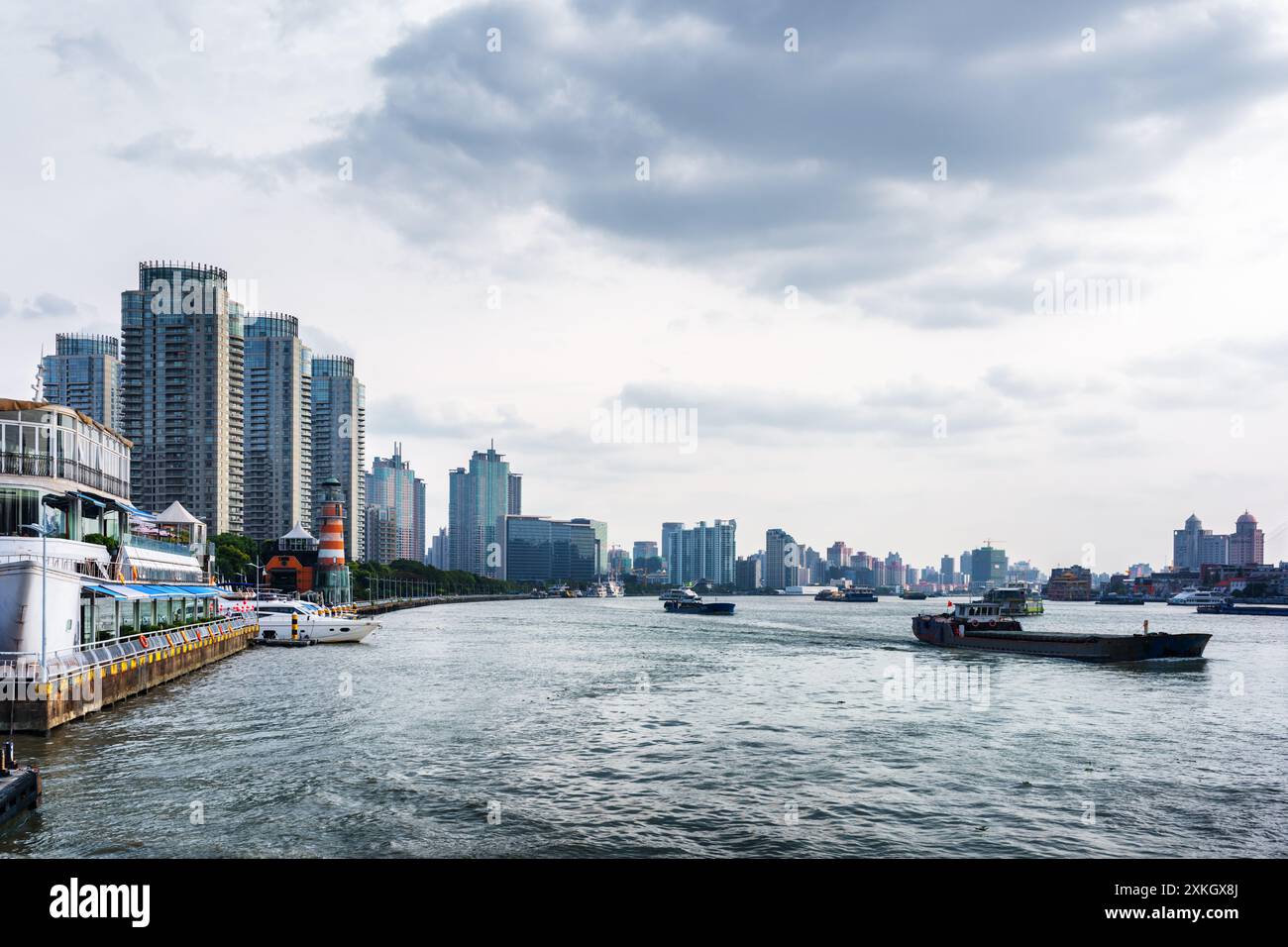 Self propelled barge hi-res stock photography and images - Alamy