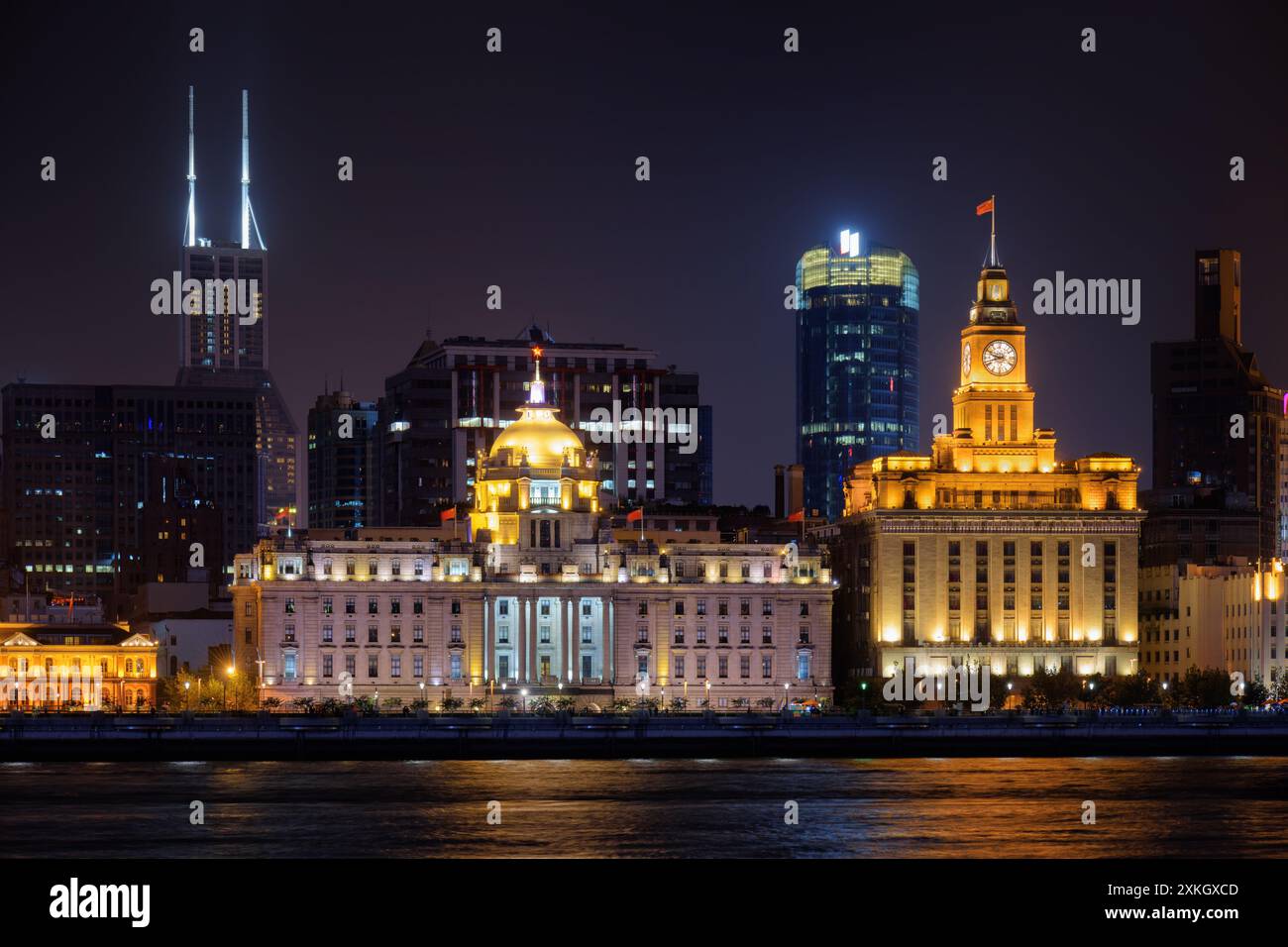 Night view of the Bund (Waitan) from Pudong side, Shanghai Stock Photo ...