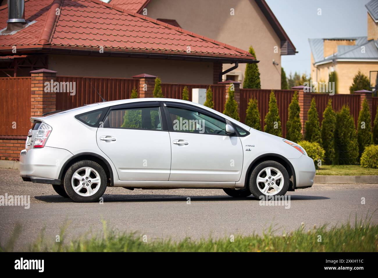 Toyota prius hybrid side view hi-res stock photography and images - Alamy
