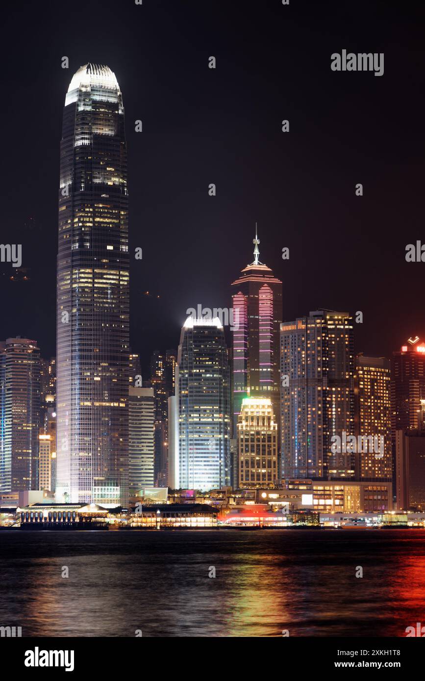 Hong kong downtown skyscrapers night hi-res stock photography and ...