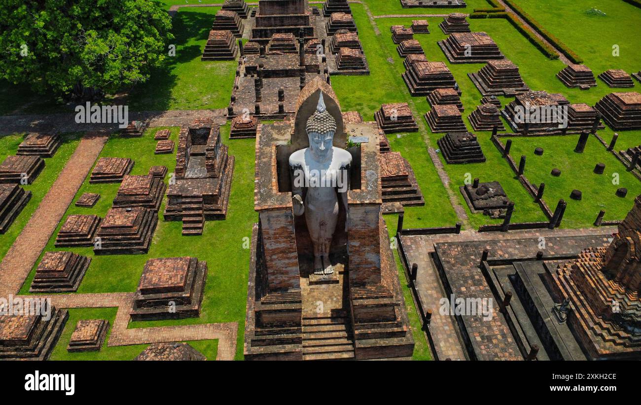 People complex path aerial hi-res stock photography and images - Alamy