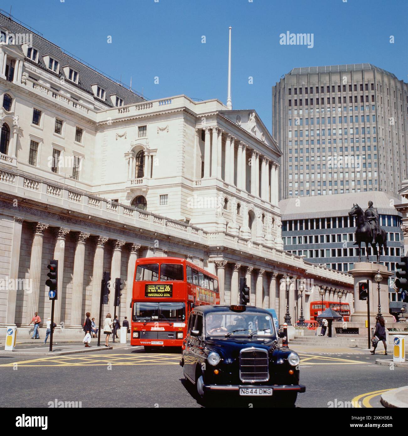 London bank architecture hi-res stock photography and images - Alamy