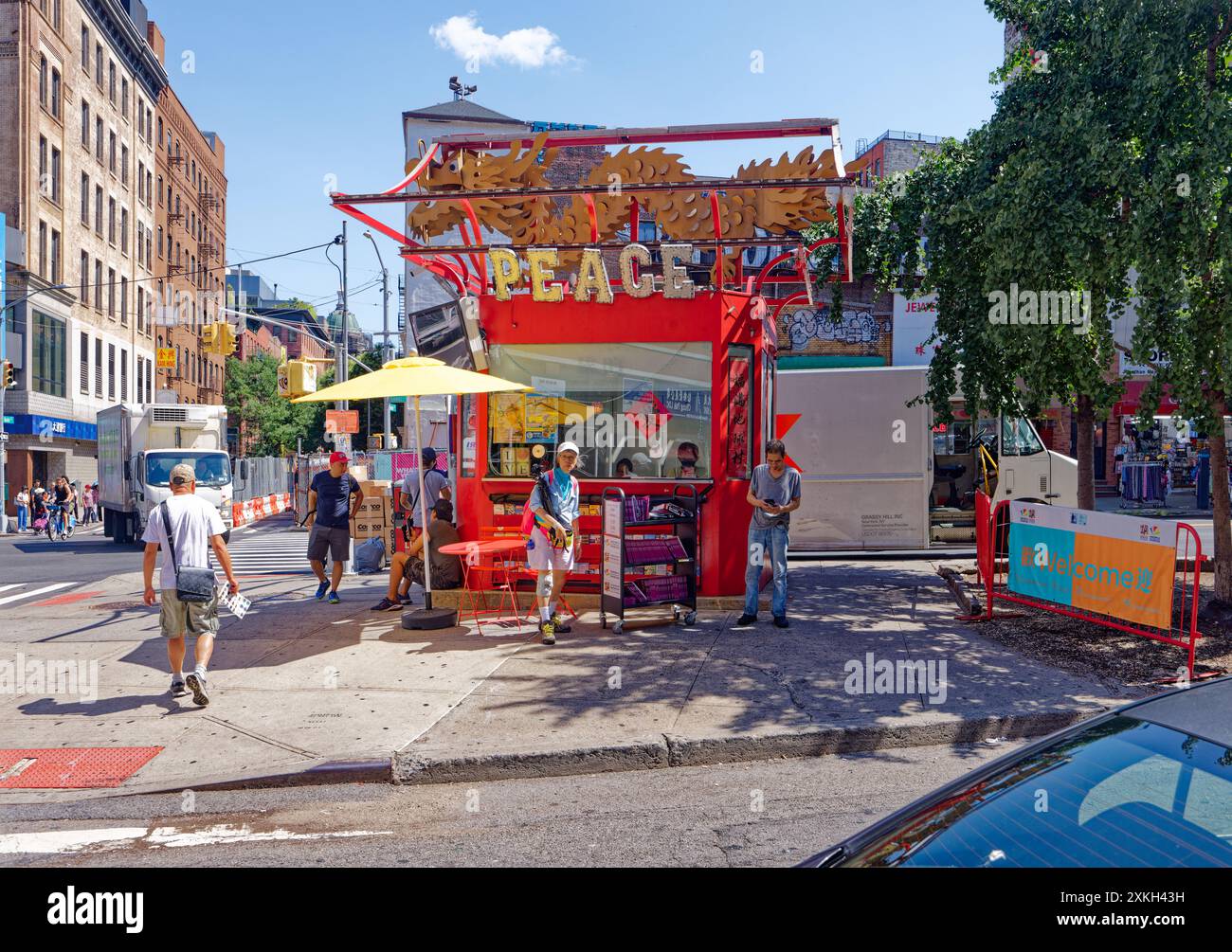 NYC Chinatown: The Chinatown Information Kiosk is on the triangular ...
