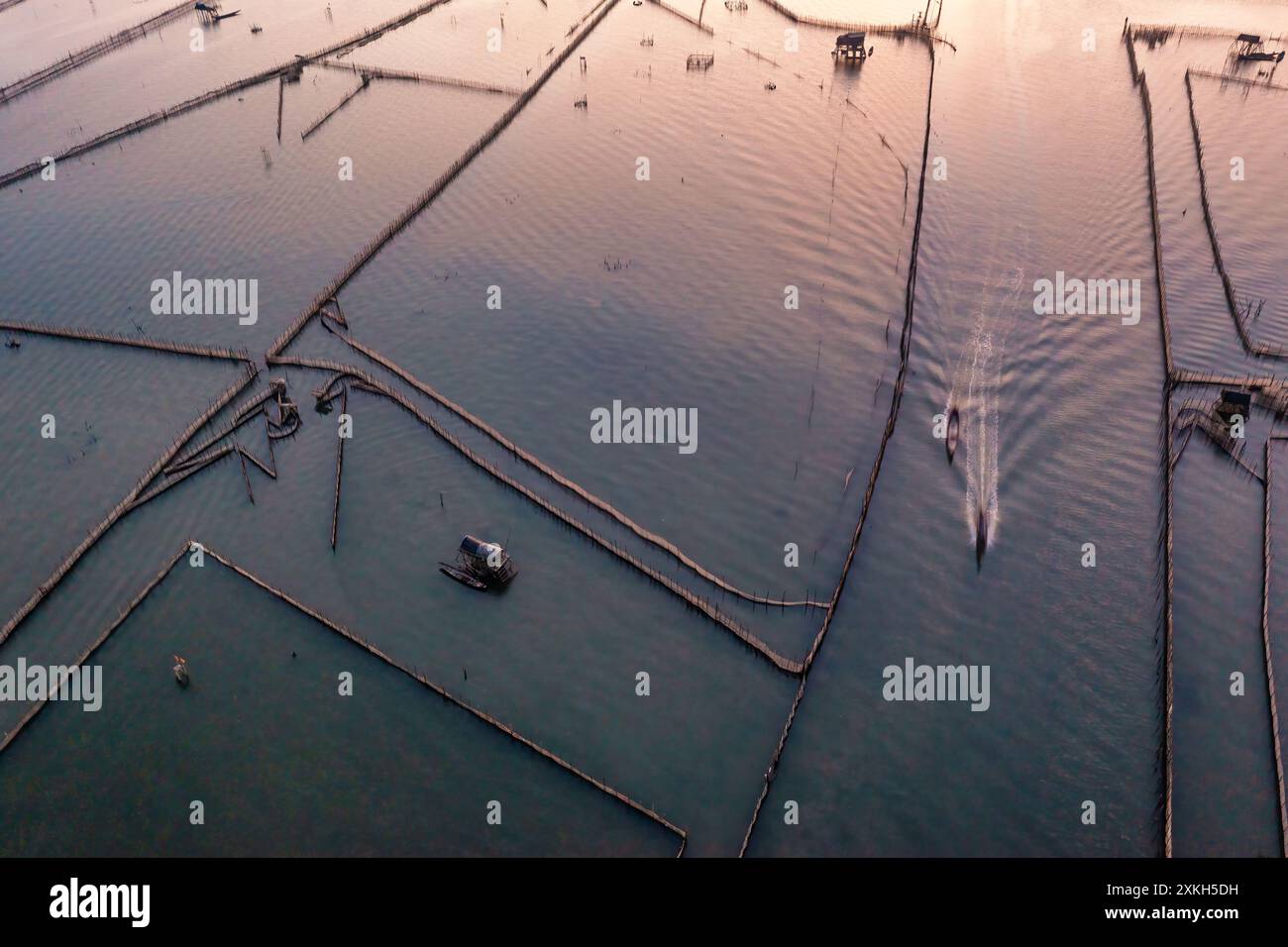 Chuon Lagoon, Hue belongs to the largest lagoon system in Vietnam ...