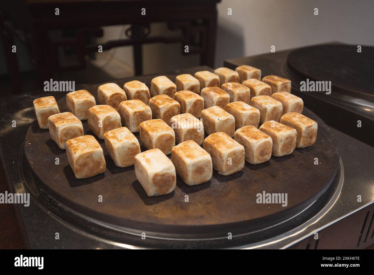 Traditional chinese pastry shop hi-res stock photography and images - Alamy