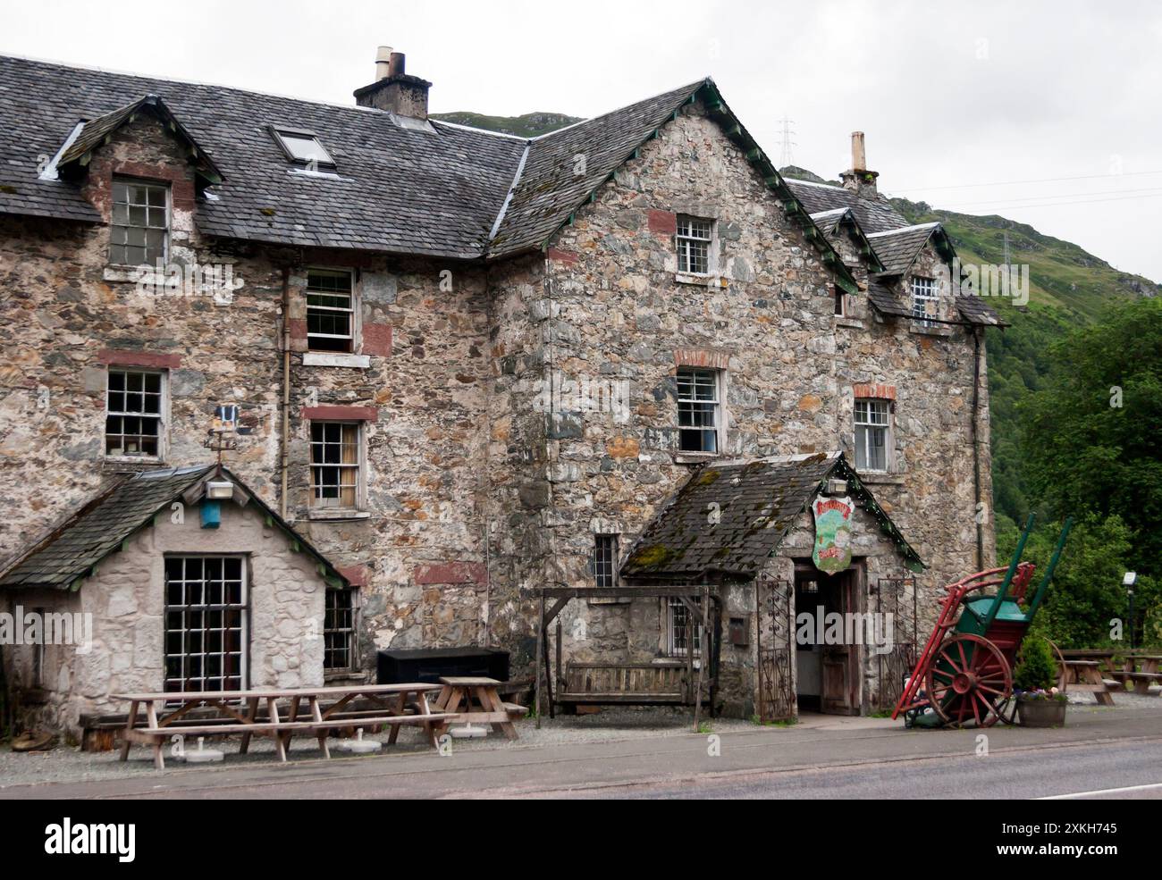 The Drovers' Inn, Inverarnan, Loch Lomond, Scotland. A three hundred year old drovers' inn in ...