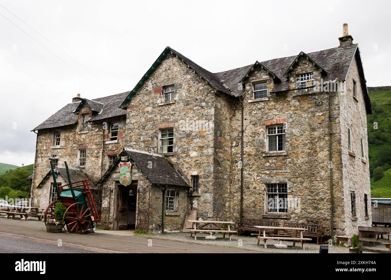 The Drovers' Inn, Inverarnan, Loch Lomond, Scotland. A three hundred ...