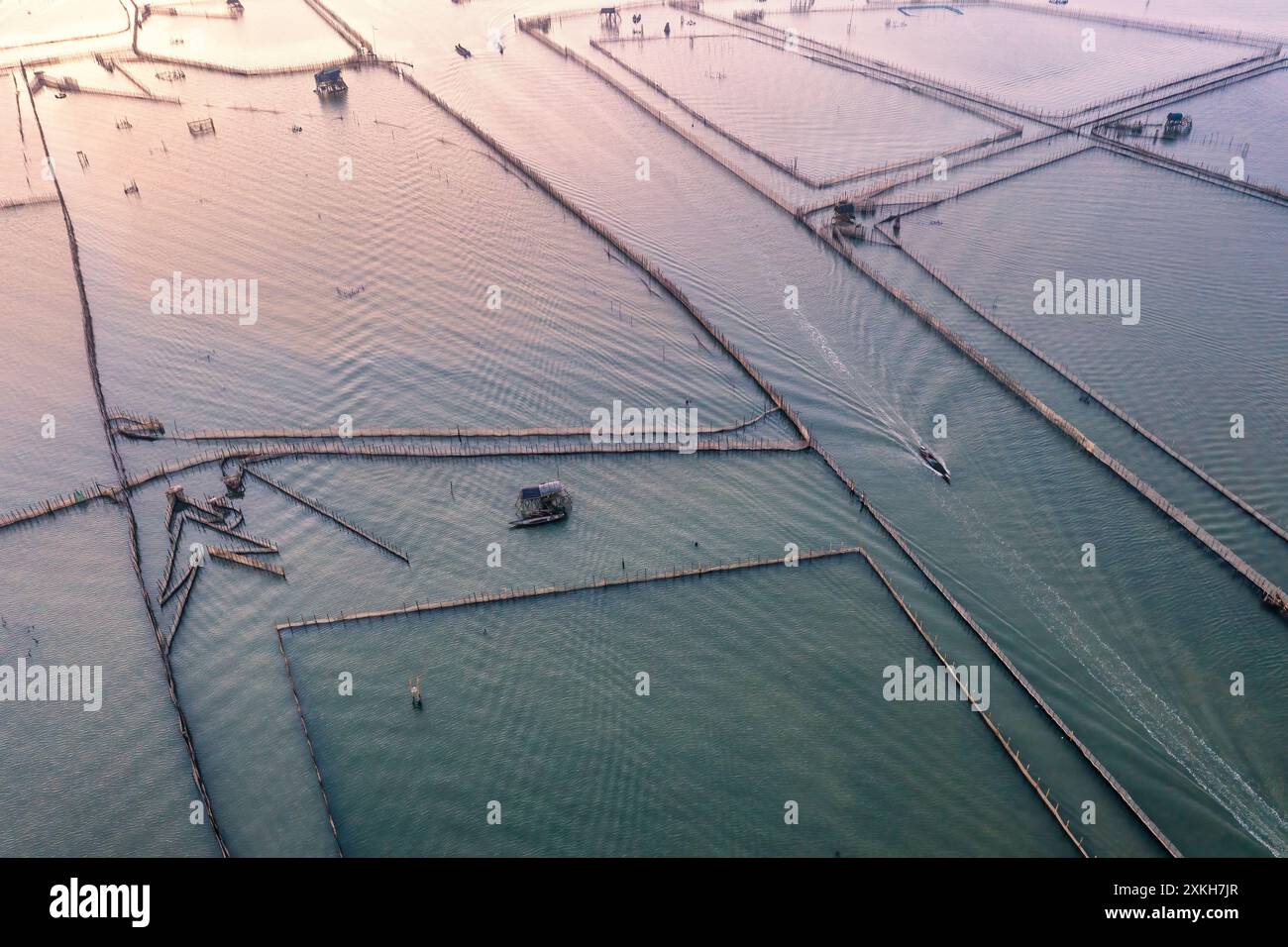 Chuon Lagoon, Hue belongs to the largest lagoon system in Vietnam ...
