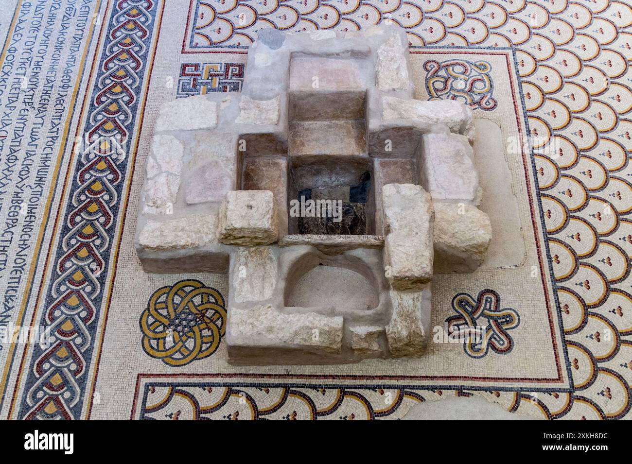 Madaba Map, Byzantine era mosaic map of the world, 542-70 CE, Church of ...