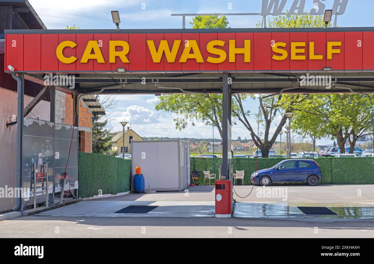Wash self service hi-res stock photography and images - Alamy