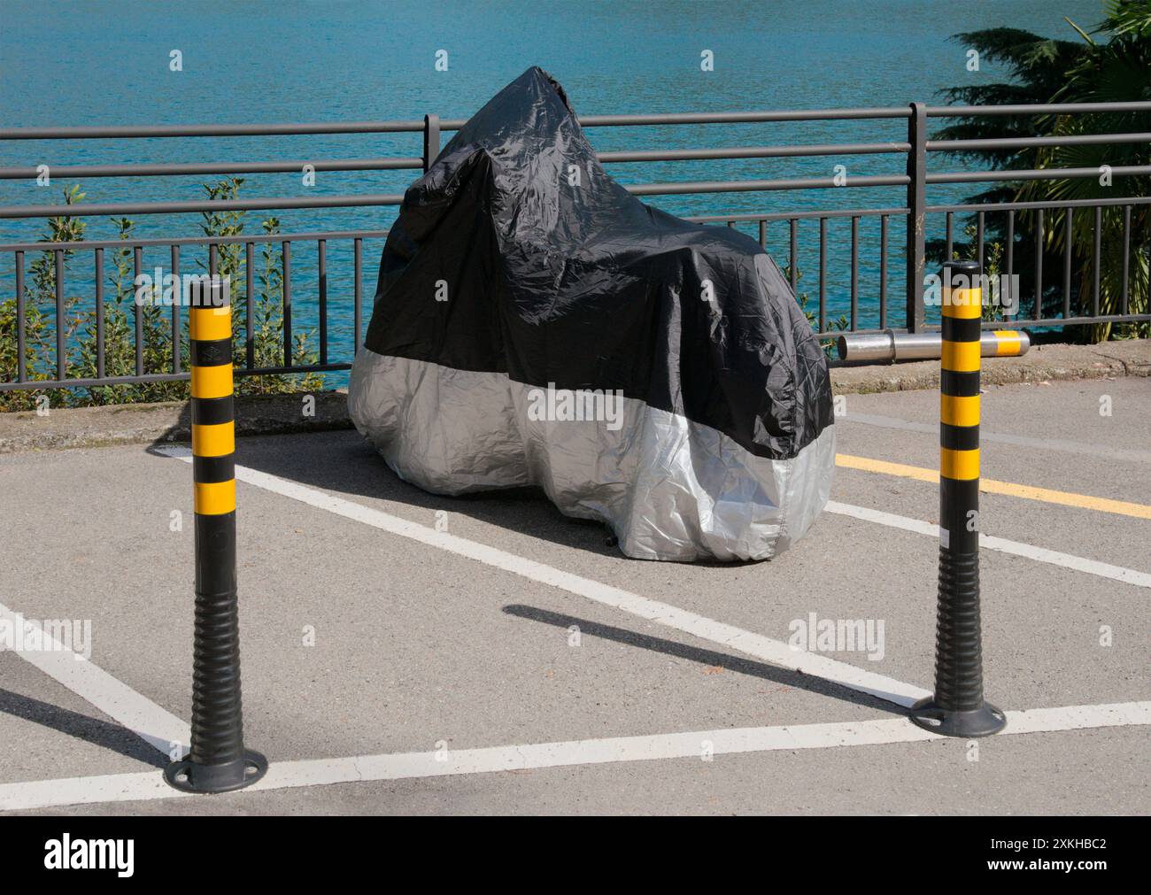 Motorcycle motorbike bike parking hi-res stock photography and images ...