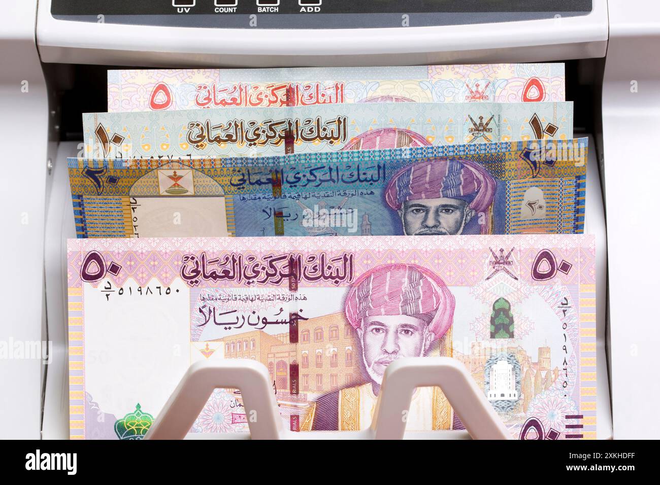 Omani money - rial in the counting machine Stock Photo - Alamy