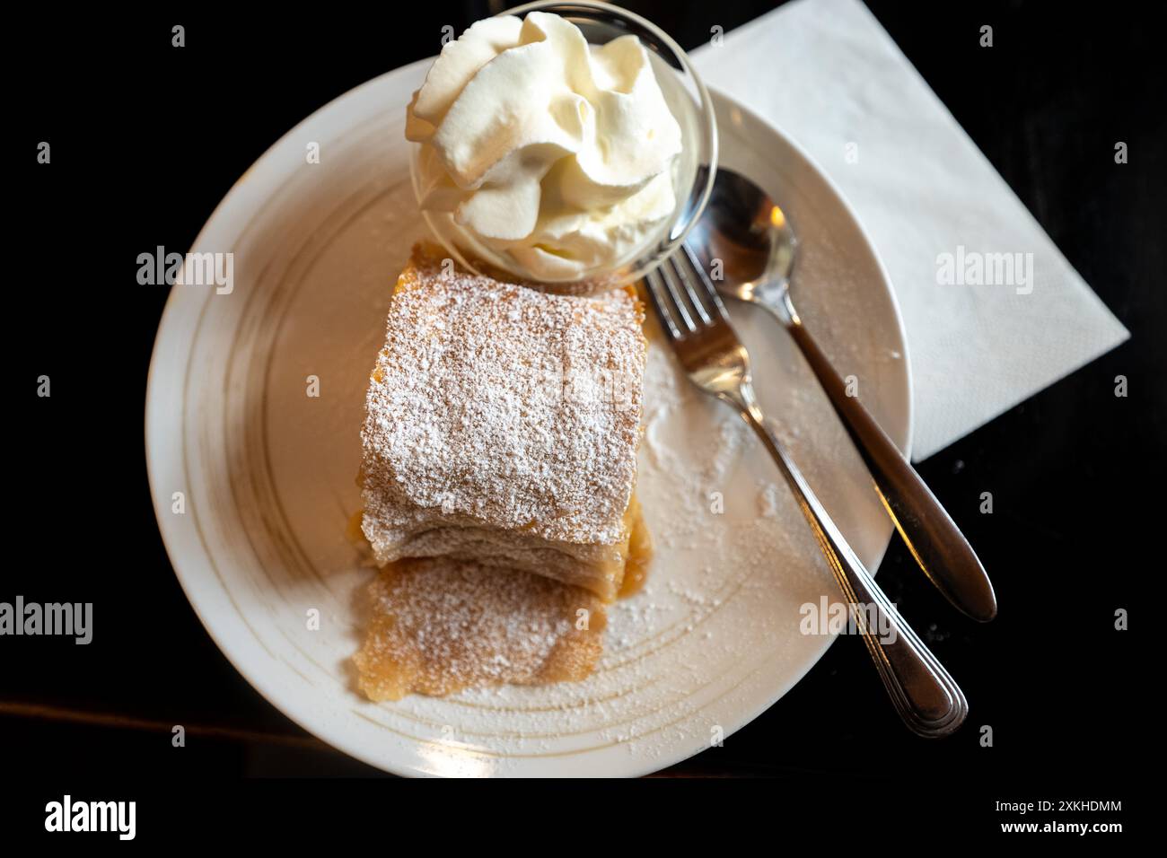 Cake viennese slice hi-res stock photography and images - Alamy